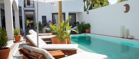 2 piscinas exteriores