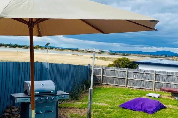 Beach Daze - More Than A Beach House! Your Pet-friendly Home Away From Home! - Bridport