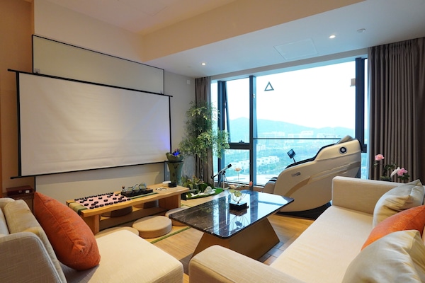 Quarto família, vista para a colina | Roupas de cama premium, edredons de pluma