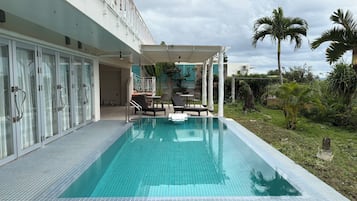 Piscina exterior sazonal