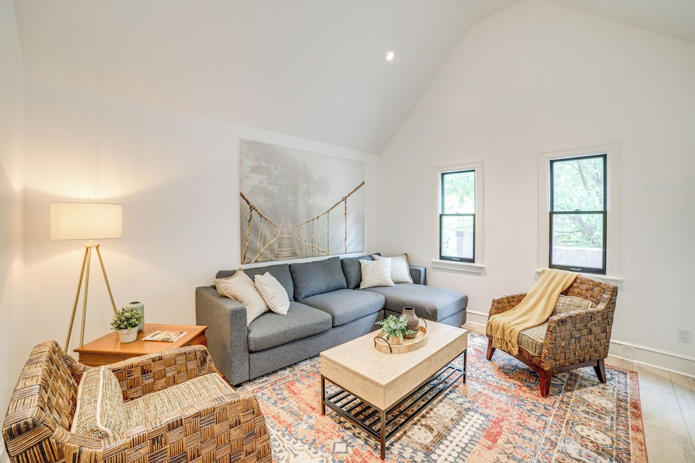 1 Mi To Dtwn Grand Rapids: Chic Condo W/ Balcony! - Calvin University, Grand Rapids