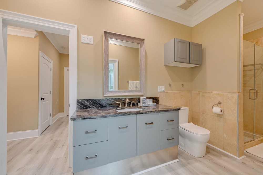 Hike & Explore! Luxe Retreat Near Lake Norman - Denver, NC