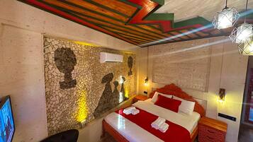 Suíte superior, vista para a montanha | Camas Select Comfort, frigobar, escrivaninha