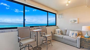 Apartamento em Condomínio Fechado, 1 quarto | Sala de estar | Smart TV