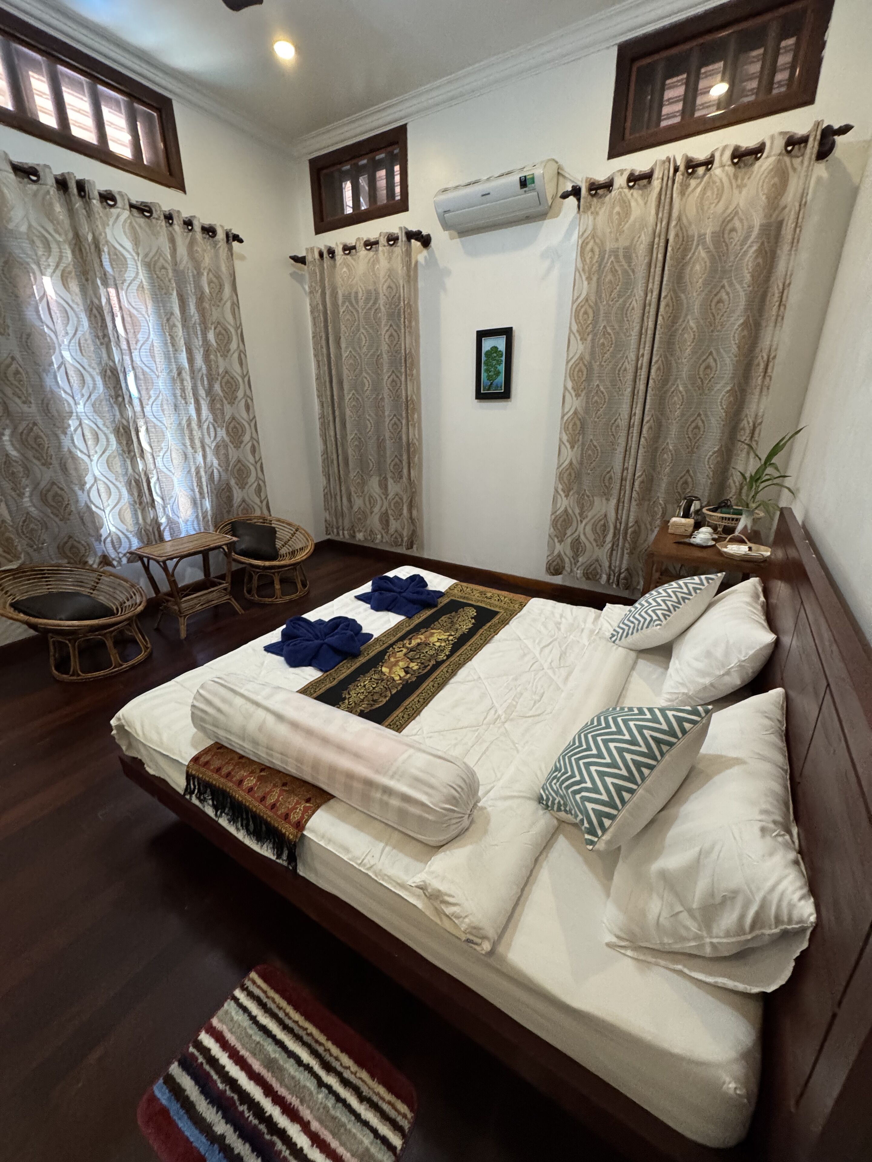 Minibar com produtos grátis, com decoração personalizada, Wi-fi grátis 