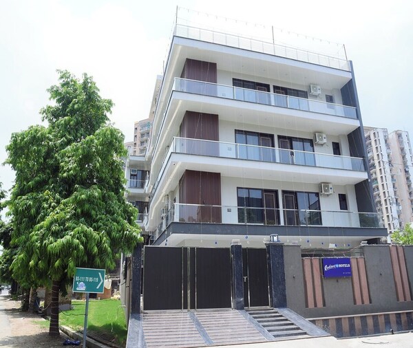 Radiant Blu Hotels Sector 70 - Noida