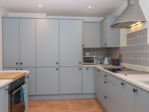 Casa de Campo | Cozinha privada | Uma máquina de lavar louça, utensílios de cozinha