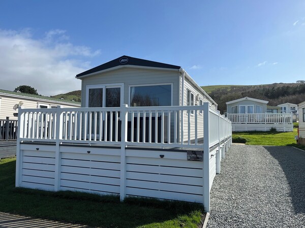8 Puffin Way - North Wales