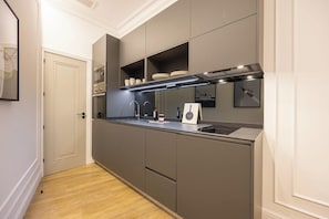 Quarto casal ou duplo luxo | Cozinha privada | Geladeira, micro-ondas, fogão, cooktop