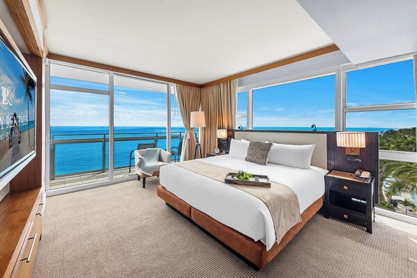 Luxury Vacation Rentals At Carillon Wellness Resort By Lrmb - North Miami, FL