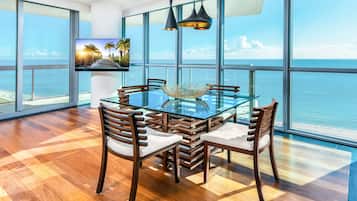 Quarto (The Setai 2707) | 1 quarto, quartos insonorizados, Wi-fi grátis, roupa de cama fornecida