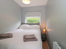 2 quartos, com decoração personalizada, com mobília individualizada 