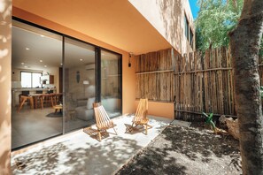 Apartamento superluxo, várias camas, varanda, vista para o jardim | Terraço/pátio