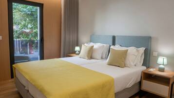 Apartamento Comfort, 2 quartos, Vista para a cidade | Secretária adequada para computadores portáteis, quartos insonorizados