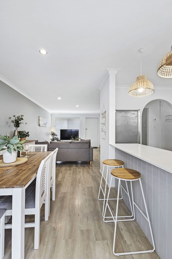 Coastal Convenience - 2 Min Walk To Shops & Cafes - Perth