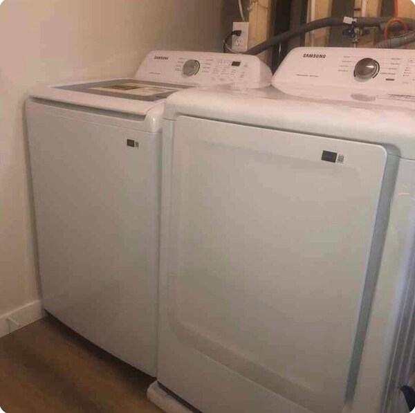 Unique Favor  2 Bedroom Basement (Prairie Pointe) - Winnipeg