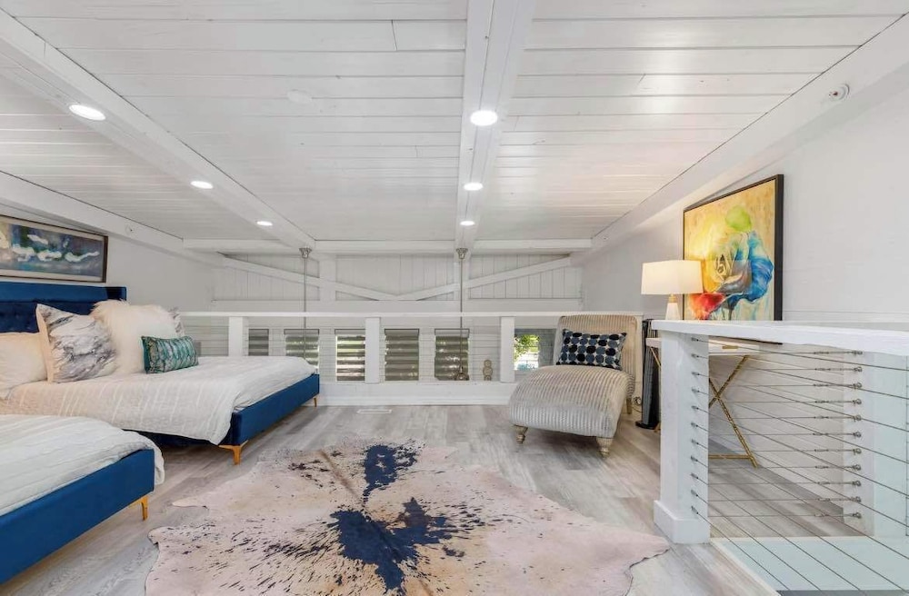 On the Rocks Shangri La Country Estates Luxury 1-bedroom condo-sleeps 6 ...