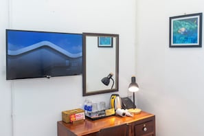 Roupas de cama premium, frigobar, escrivaninha, cortinas blackout