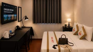 Quarto Sénior, 1 cama de casal, ar condicionado | Roupa de alta qualidade, minibar, secretária
