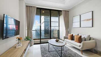 Apartamento, 1 quarto, varanda, Vista para a cidade | Sala de estar | TV de ecrã plano