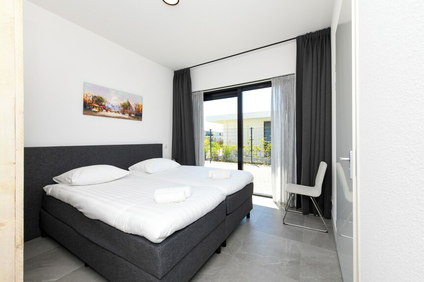 Luxe 8-persoons Villa Aan Het Water Met Hottub, Finse Sauna, Privé Zwemsteiger, Royaal Terras En Volledig Uitgeruste Keuken. Geniet Van Rust, Wellness En Comfort! - Lelystad