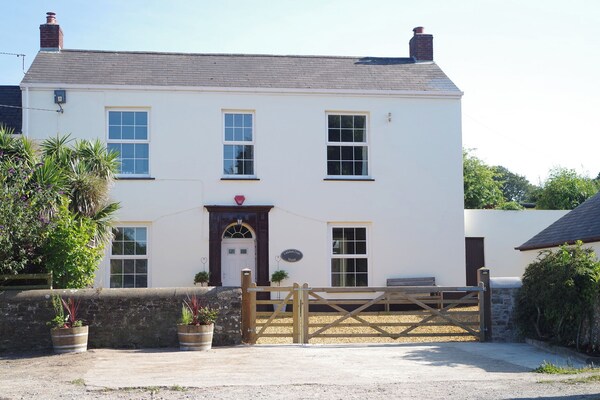 Littleham Court Manor - Bideford