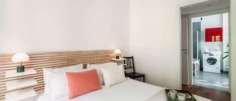 Apartamento | Roupa de alta qualidade, edredões de penas, ferro/tábua de engomar