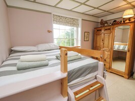 4 quartos, com decoração personalizada, com mobília individualizada 