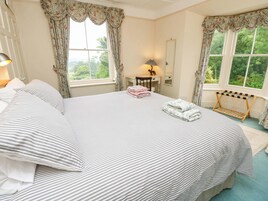 4 quartos, individualmente decorados, individualmente mobiliados