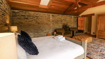 Casa de Campo | 9 quartos, com decoração personalizada, com mobília individualizada