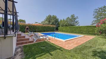 Villa Standard, 3 quartos, varanda (Villa Kristina with Pool) | Piscina | Piscina exterior sazonal