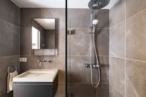 Apartamento de Luxo, varanda, Vista para a cidade | Casa de banho