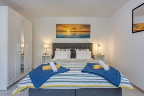 Apartamento Familiar, vários quartos, 2 casas de banho (Summer Breeze Apartment Mali lošinj) | Ferro/tábua de engomar, Wi-fi grátis, roupa de cama fornecida 