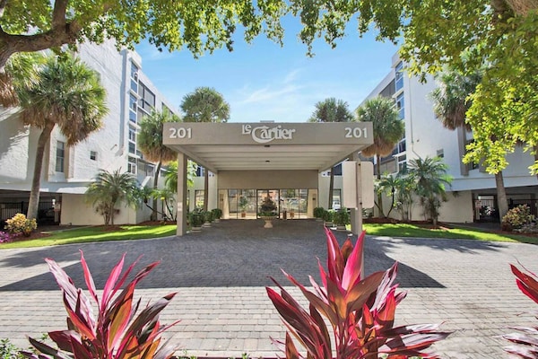 Le Cartier Sunny Isles Ocean Paradise - Fort Lauderdale-Hollywood Airport (FLL)