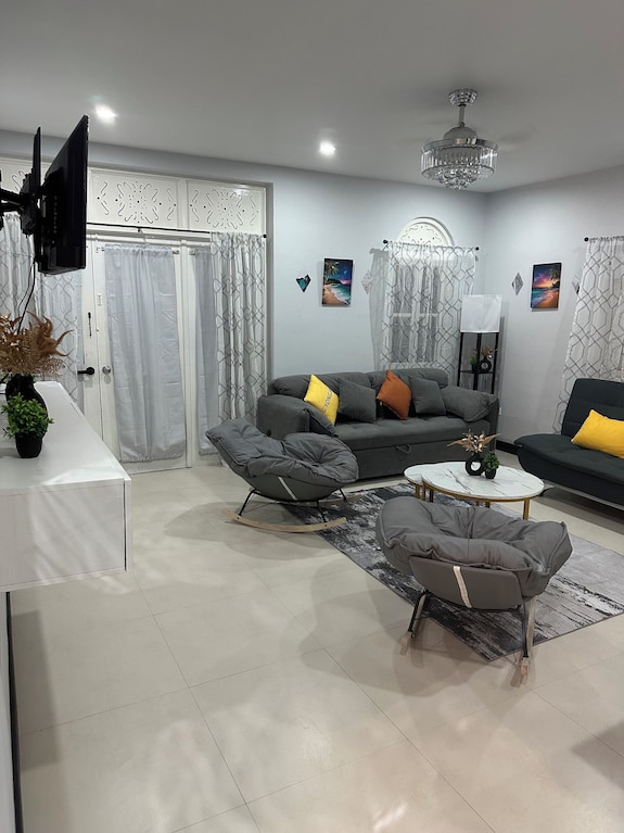 Welcome To Ocean's Tropical Escape! Beach Front, Beach Access 1-bedroom, 4 Bed. - Caribbean