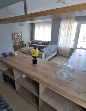 Apartamento Clássico, varanda, vista para a praia | Sala de estar