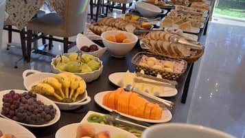 Pequeno-almoço tipo buffet diário incluído