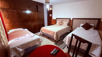 Quarto Duplo Comfort, vista para o pátio | Cortinas/cortinados opacos, Wi-fi grátis