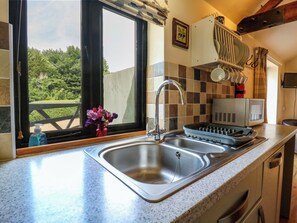 Casa de Campo | Cozinha privada | Uma máquina de lavar louça, utensílios de cozinha 
