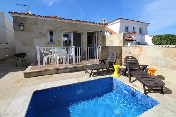 Villa In Empuriabrava With Private Pool - Empuriabrava