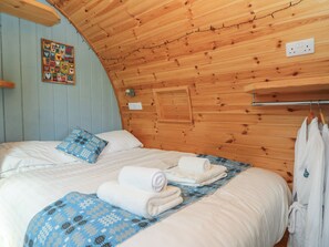 1 quarto, com decoração personalizada, com mobília individualizada