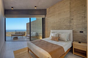Apartamento de Luxo, 2 quartos, varanda, vista para o mar | Roupa de alta qualidade, edredões de penas, cofre no quarto 