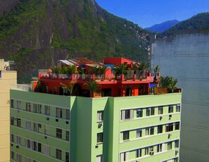 Apartamento Deluxe, varanda, vista parcial para o oceano | Vista para a praia ou o mar