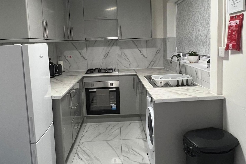 Lodge - Sleeps 10 & Free Parking - Liverpool