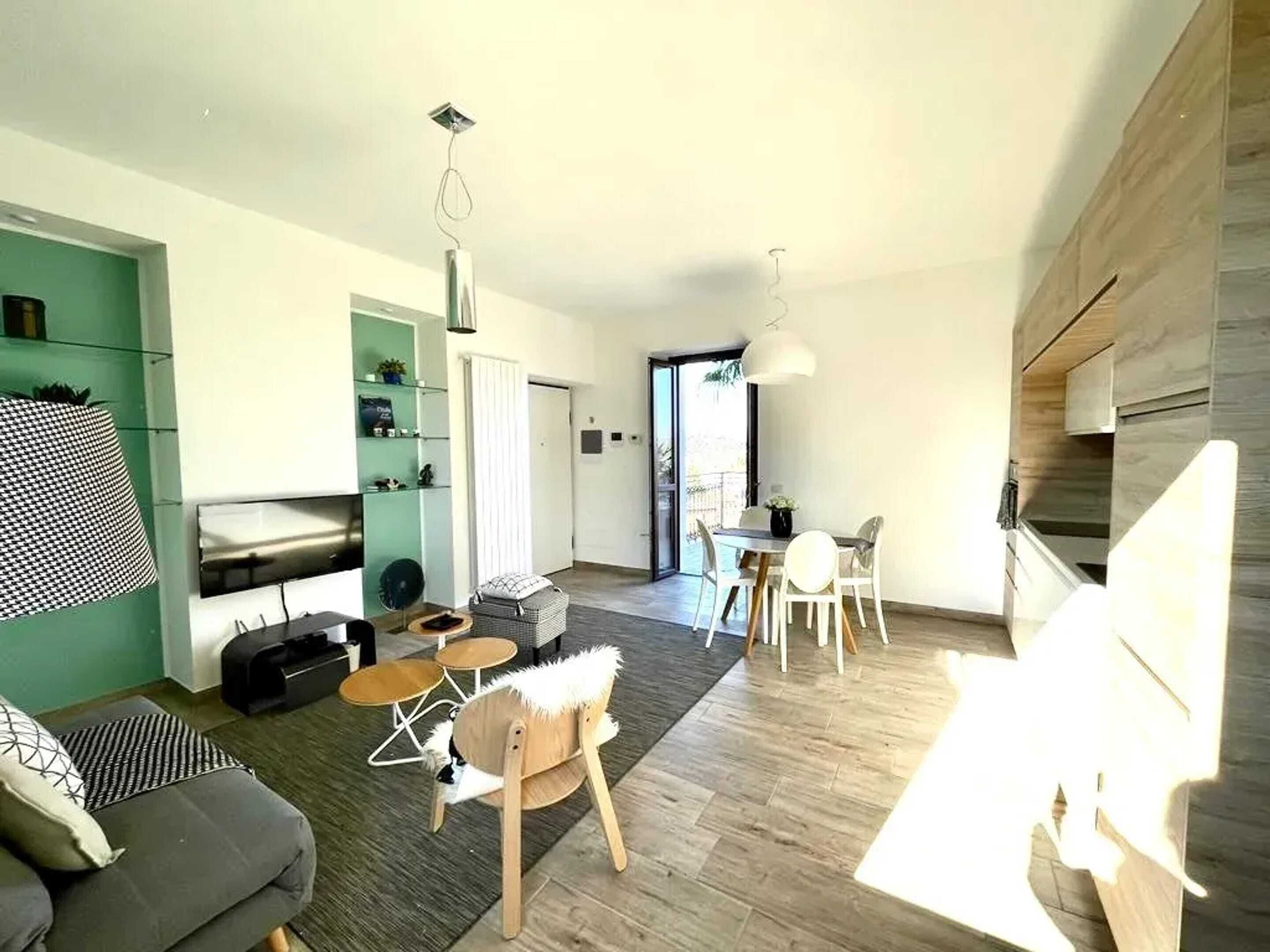 Homerez - Apartment In Arona - Arona, Italy