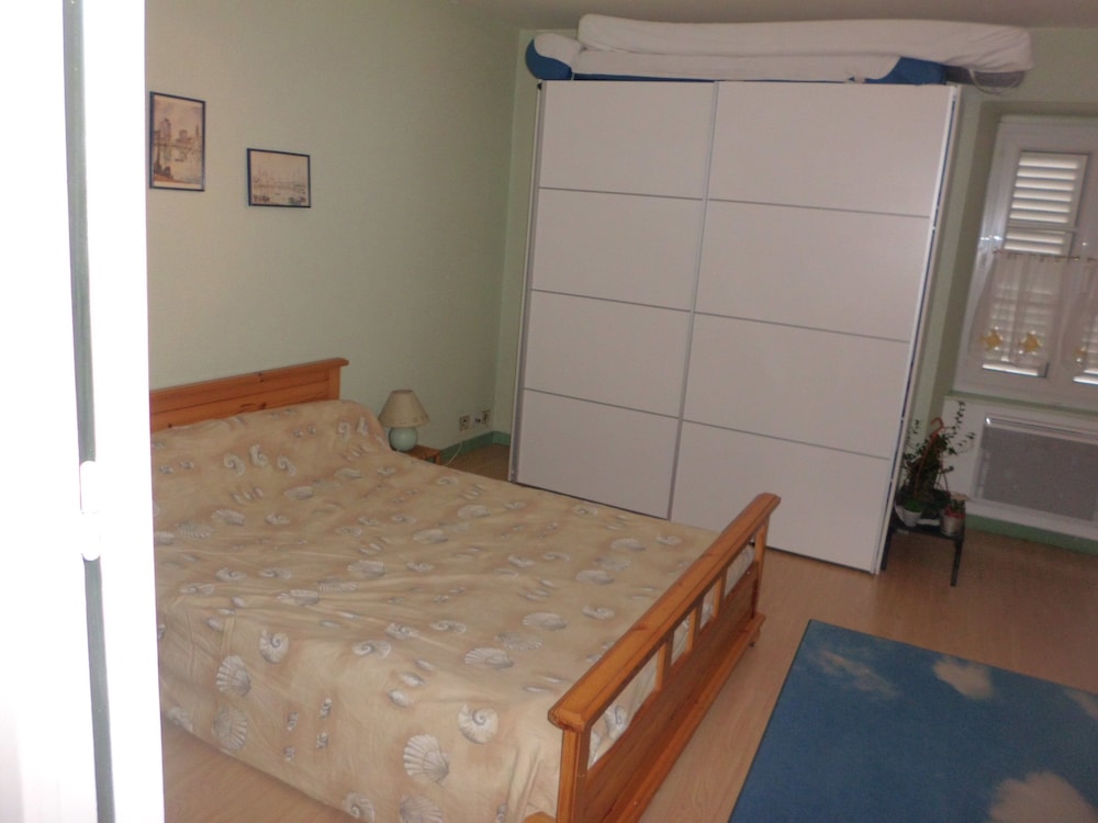 A La ROCHELLE - good location - renovated studio in the heart of the ...