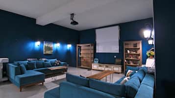 Televisor LED de 33 polegadas com canais via satélite, impressoras