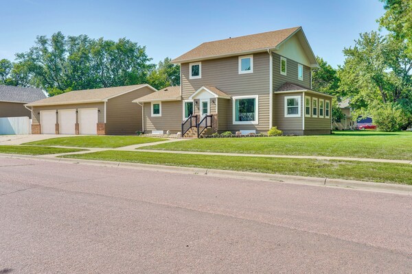 15 Mi To Downtown Sioux Falls: Gem W/ Yard! - Hartford, SD