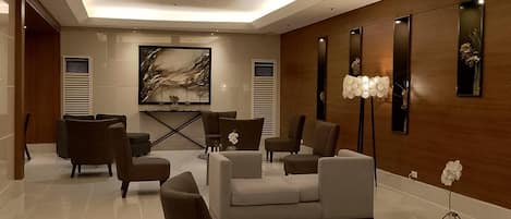 Apartamento em Condomínio Fechado, 1 quarto, varanda, Vista para a cidade | Interior