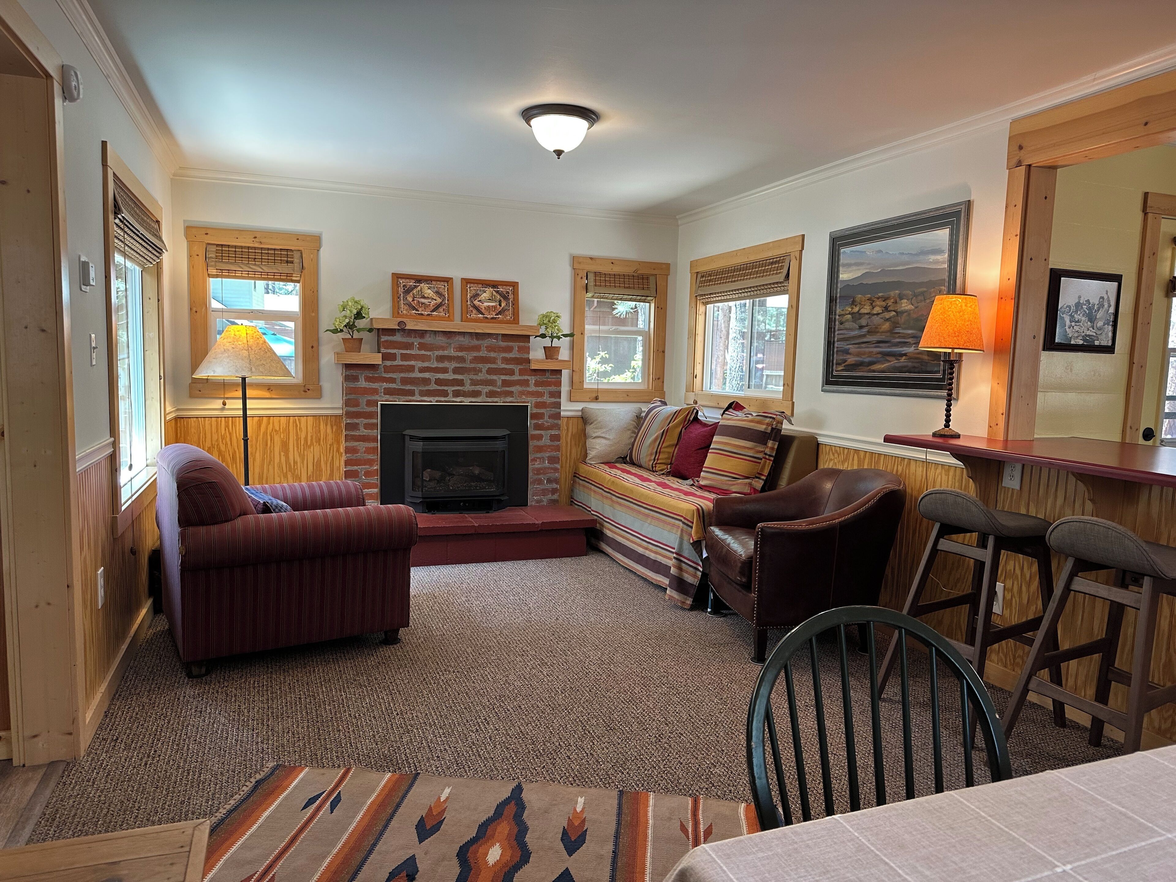Single Story Cabin In Historic Neighborhood, Walk To Eateries & Lake. Fast Wifi. - South Lake Tahoe, CA